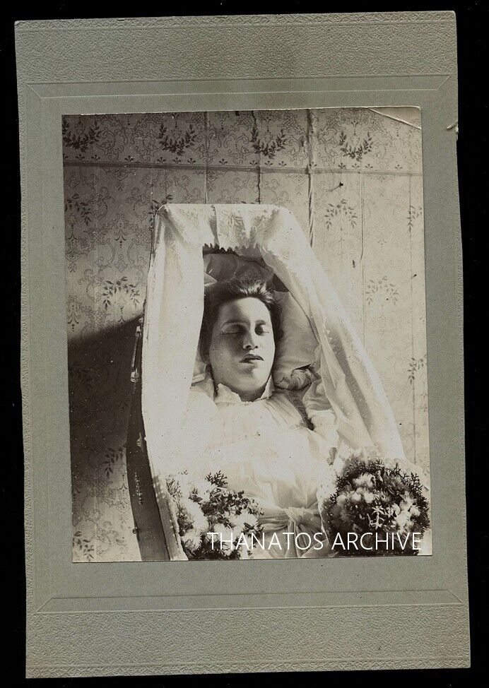 Post Mortem Girl or Young Woman in Coffin 1890s 1900s Cabinet Photo – The Thanatos Archive Store