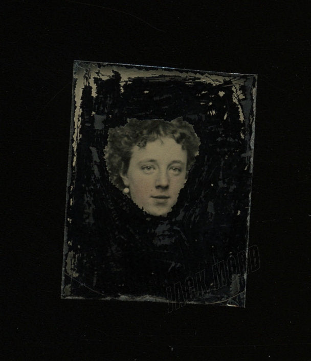 floating head in darkness